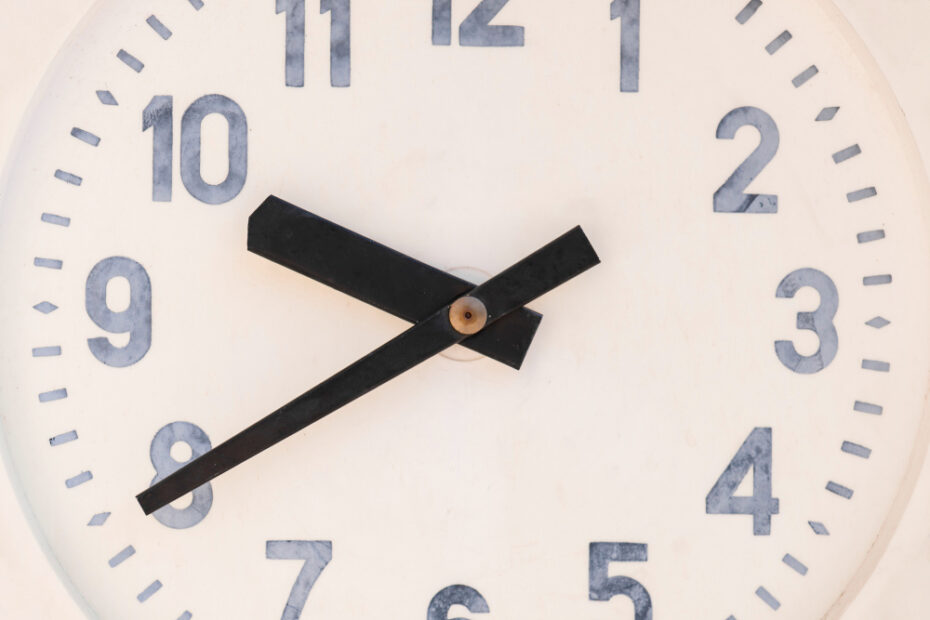 Converting Minutes to Decimal Hours: with a Handy Chart - Day Off